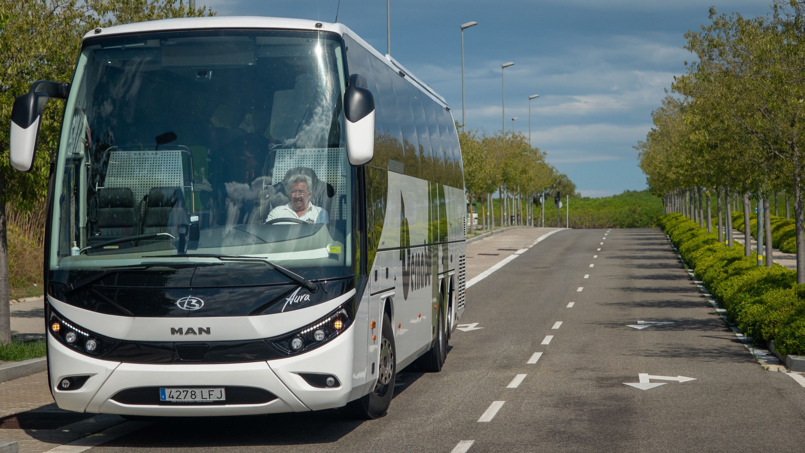 Factores a tener en cuenta antes de alquilar un autocar